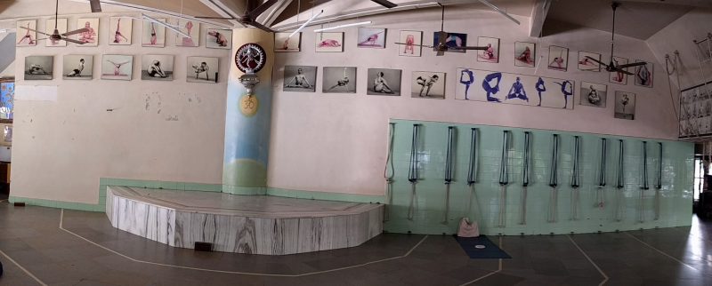 Practice hall : Iyengar Yoga Honolulu